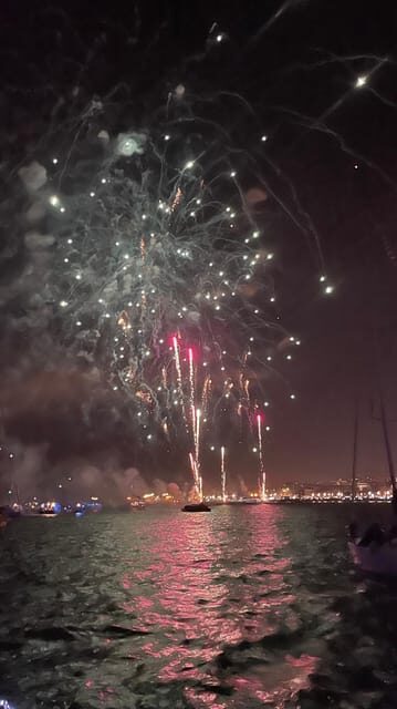 Lisbon: New Year's party on sailboat tour 2025 to 2026 - Why Choose This Sailboat New Year’s Tour?