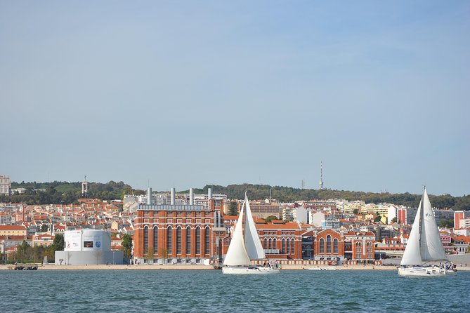 Lisbon Old town Sailng Cruise with a drink- 2h Small Group Tour - FAQ