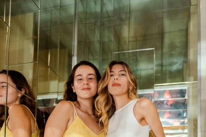 Lisbon Pink Street Pubcrawl: 1h Open Bar, Shots,VIP Club Entry - Meeting Point and Start Time