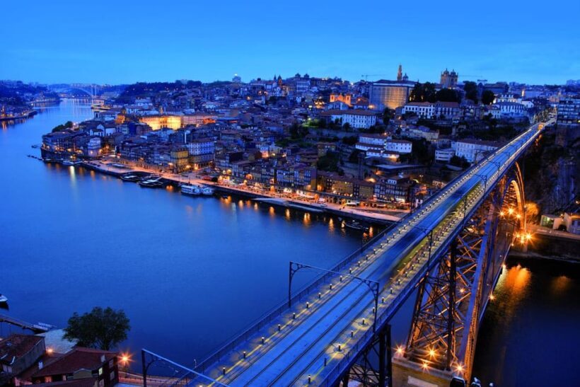 Lisbon: Porto Private transfer visiting Nazare and Obidos - Key Points