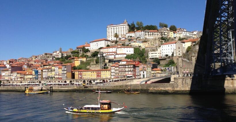 Lisbon: Porto Private transfer visiting Nazare and Obidos - The Experience