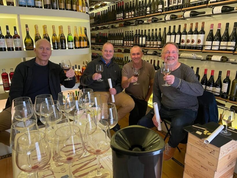 Lisbon: Portuguese wine tasting in a specialized wine shop - Lisbon: Portuguese Wine Tasting in a Specialized Wine Shop