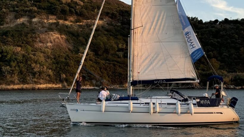 Lisbon: Private Boutique Boat Tour  Sail in Style - Lisbon: Private Boutique Boat Tour – Sail in Style
