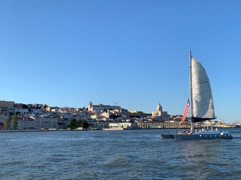Lisbon: Private Catamaran Charter for up to 18-People - FAQ