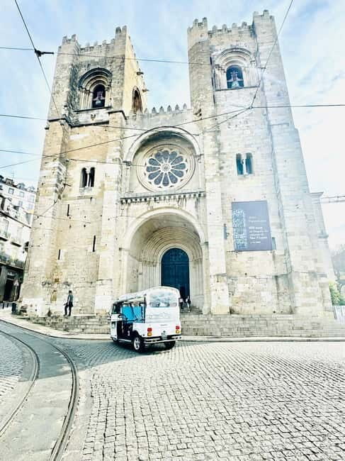 Lisbon: Private City Tour by Eco TukTuk - The Experience in a Nutshell