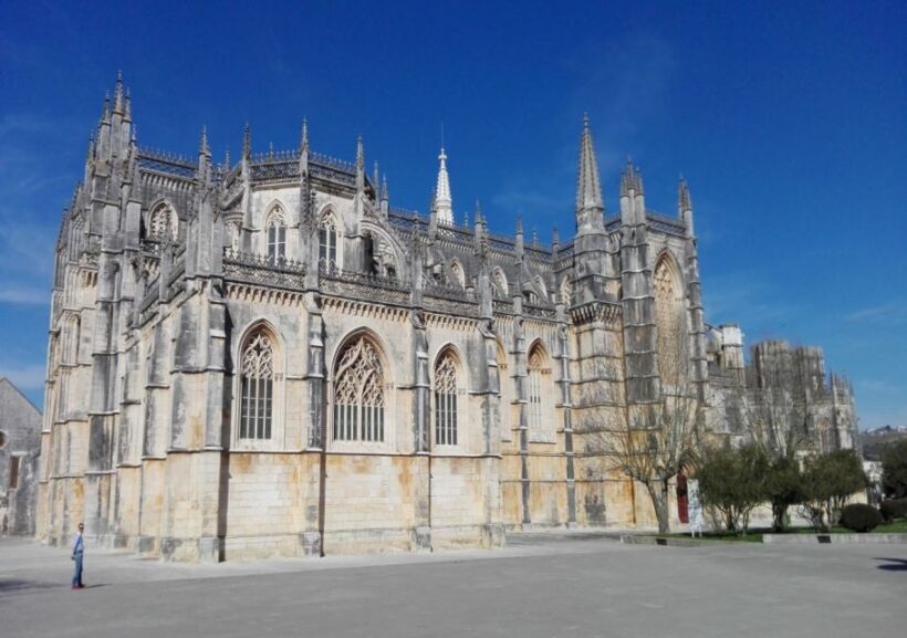 Lisbon: Private Guided Tour of Tomar, Batalha, and Alcobaça - Key Points