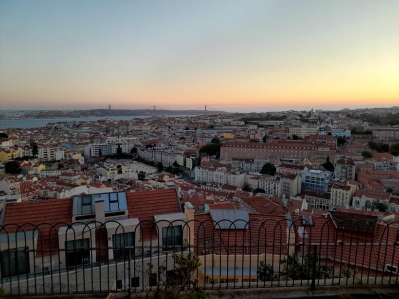 Lisbon: Private Highlights Tuk-Tuk Tour with Tapas and Wine - A Closer Look at the Experience