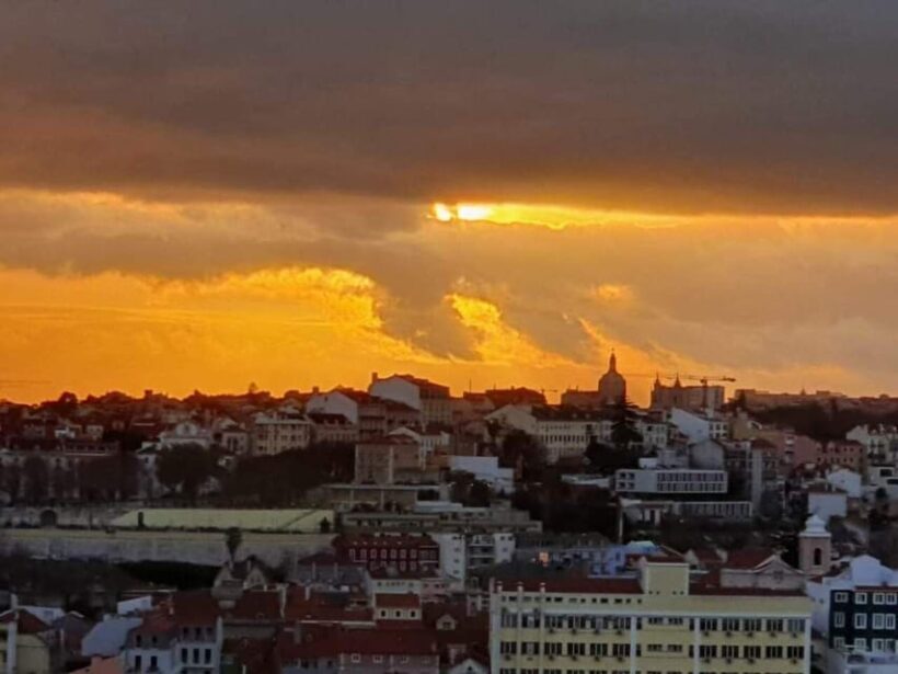 Lisbon: Private Highlights Tuk-Tuk Tour with Tapas and Wine - FAQs