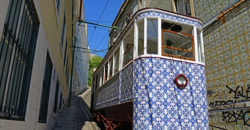 Lisbon: Private Kid-Friendly City Tour with São Jorge Castle - A Closer Look at the Tour Experience