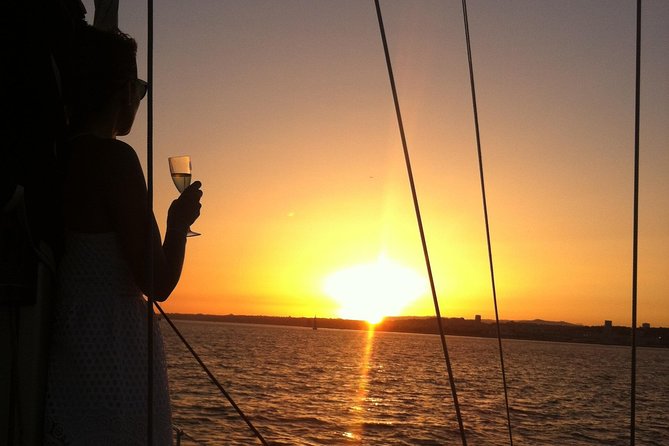 Lisbon Private Romantic 2h Cruise With Sparkling Wine-Day/Sunset - Overview and Experience