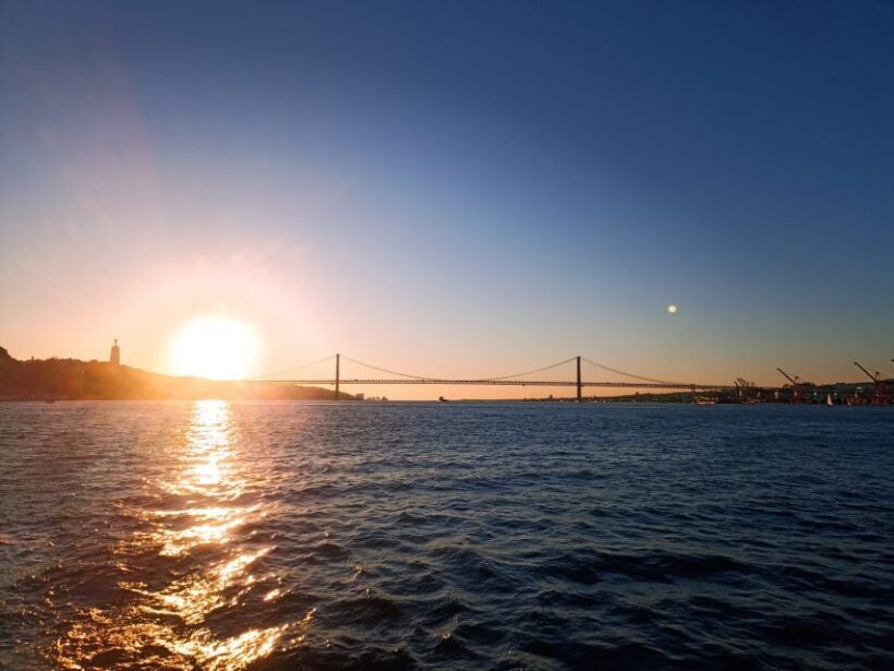 Lisbon: Private Sunset Sailboat Tour with Welcome Drink - FAQ