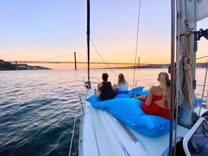 Lisbon: Private Sunset Sailing Tour with drinks - FAQ