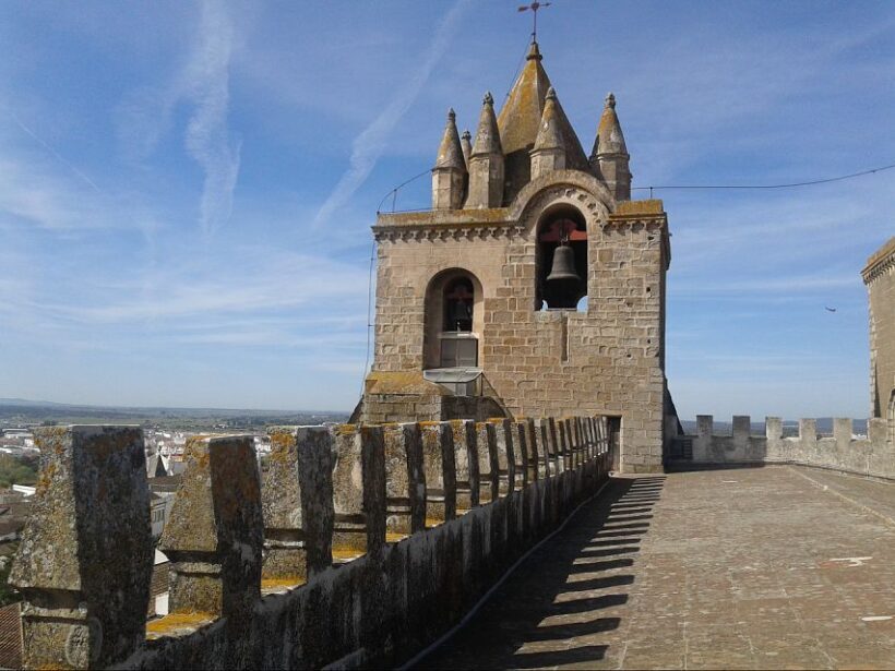 Lisbon: Private Tour to Évora and Cork Factory - Key Points