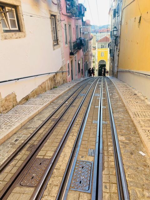 Lisbon : Private Tour with a Local Guide - What to Expect on the Tour