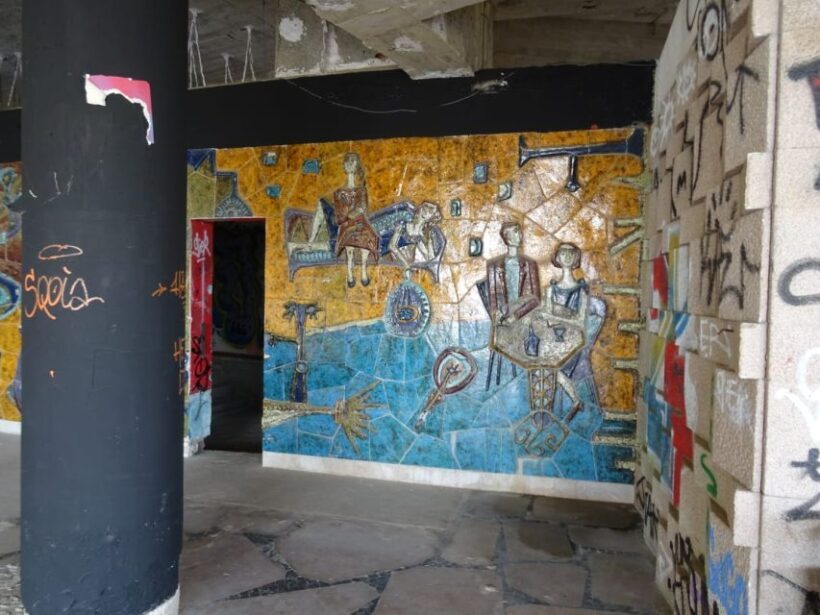 Lisbon: Private Tuk-Tuk Street Art Tour for 2,5 hours - In-Depth Look at the Lisbon Private Tuk-Tuk Street Art Tour