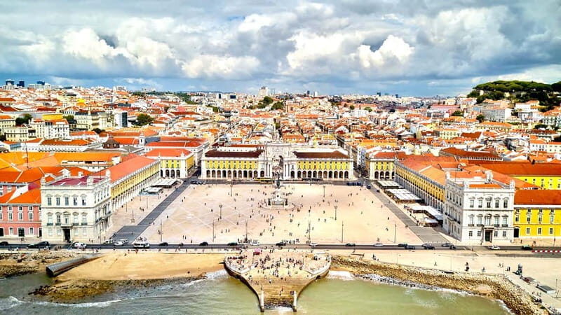 Lisbon: Private Tuktuk Tour with History & Music - Who Should Consider This Tour?