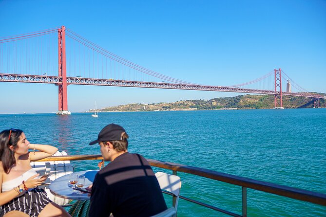 Lisbon River Boat Sightseeing Tour With a Drink - Inclusions and Amenities