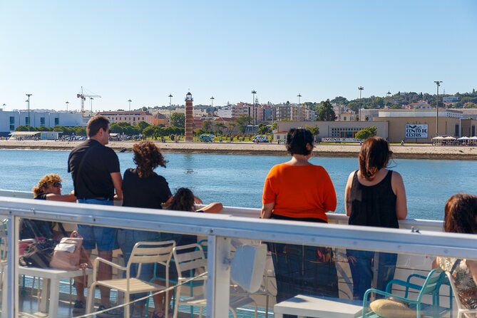 Lisbon River Boat Sightseeing Tour With a Drink - Scenic Highlights