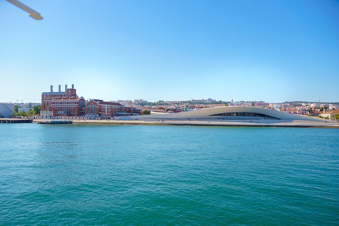 Lisbon River Boat Sightseeing Tour With a Drink - Onboard Commentary