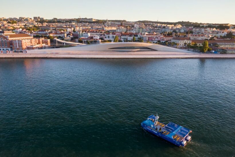 Lisbon: Sightseeing Boat Tour with Hop-On Hop-Off Option - Authentic Traveler Experiences