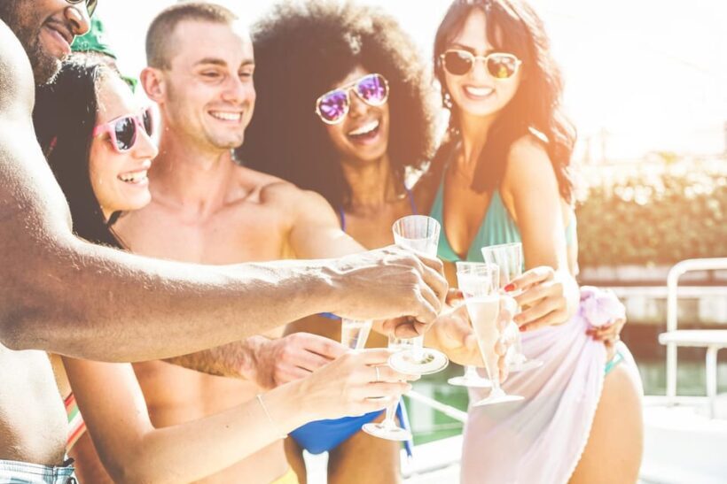 Lisbon: Sightseeing Cruise with Open Bar, DJ & Swim Stop - Key Points