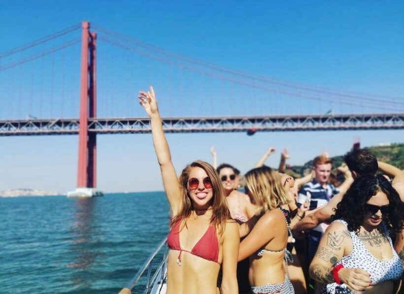 Lisbon: Splash Boat Party the only all inclusive party + SUP - What to Expect on the Tour