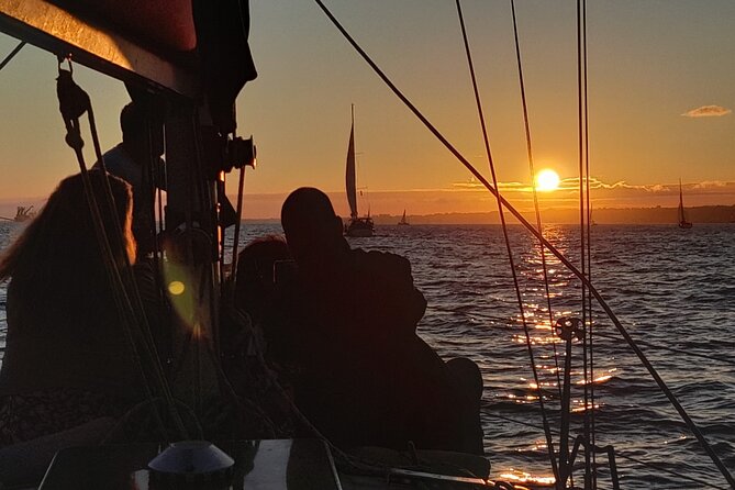 Lisbon: "Sunset" and "Day Tours" by boat, with drinks and Music. - Key Points