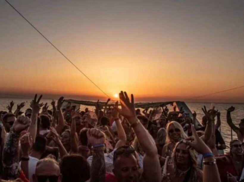 Lisbon: Sunset Boat Party Cruise with DJ and Open Bar - Who Will Appreciate This Experience?