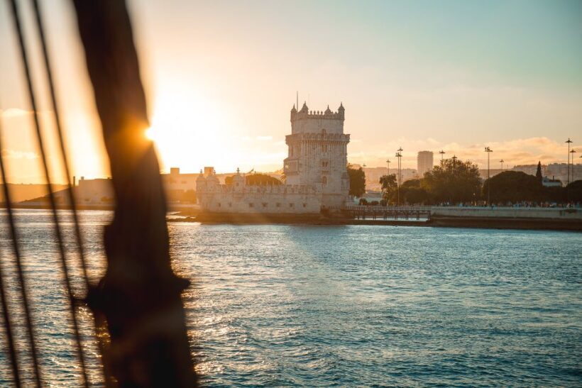 Lisbon: Sunset Boat Party with Live DJ and Night Club Entry - The Sum Up