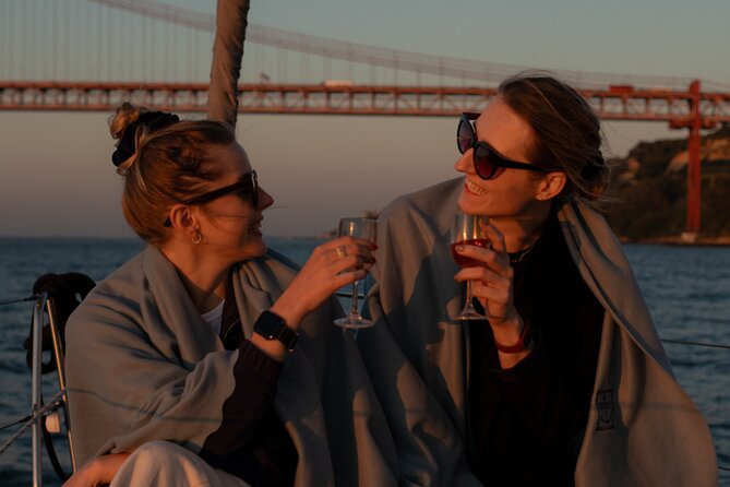 Lisbon: Sunset Boat Tour With Drinks Included - Inclusions