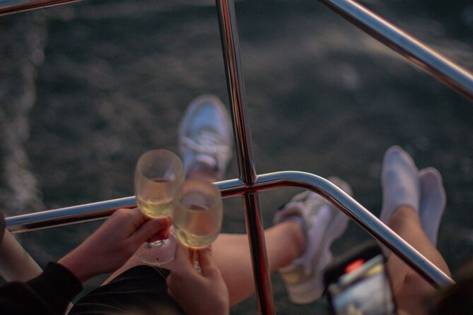 Lisbon: Sunset Boat Tour With Drinks Included - Stunning Views of Lisbons Landmarks