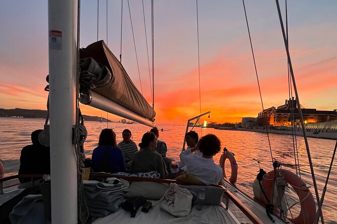 Lisbon: Sunset Boat Tour With Drinks Included - Drinks and Snacks Continuously Provided