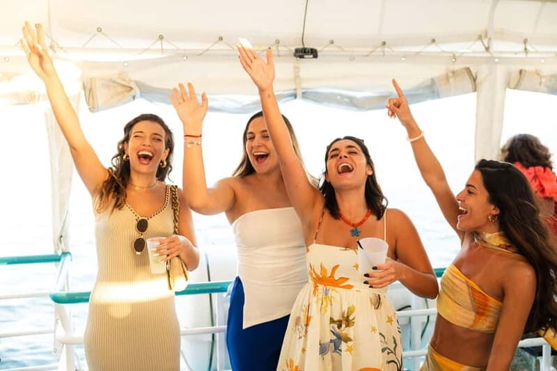 Lisbon: Sunset Boat Tour with Music and Drinks - The Drinks & Snacks