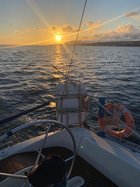 Lisbon: Sunset boat tour with wine - FAQ