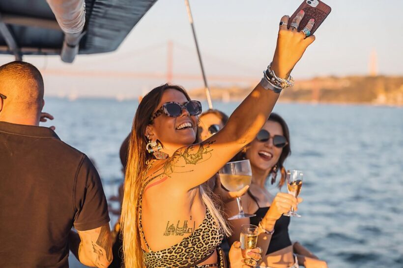 Lisbon: Sunset Catamaran Tour with Music and Drink - Why You’ll Love the Lisbon Sunset Catamaran Tour
