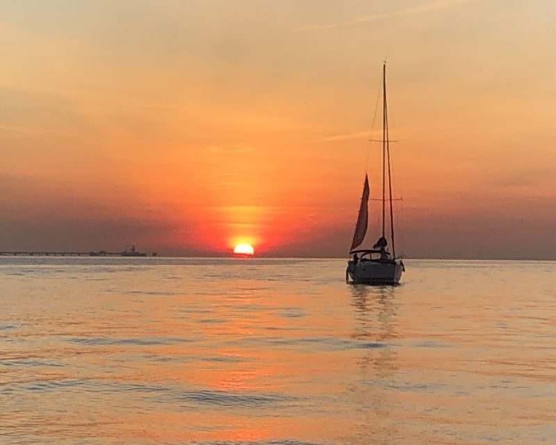 Lisbon: Sunset Cruise with Drinks and Snacks - FAQ