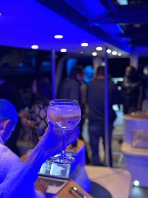 Lisbon: Sunset/Night Boat Party with Open Bar, Snacks & DJ - FAQ