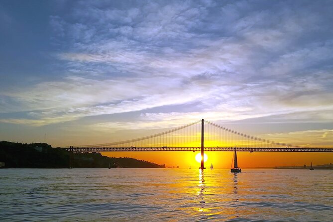 Lisbon Sunset Sailing Experience With Drinks - Key Points