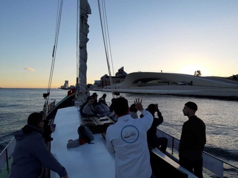Lisbon: Tagus River Sunset Cruise in a Traditional Vessel - What to Expect on the Cruise