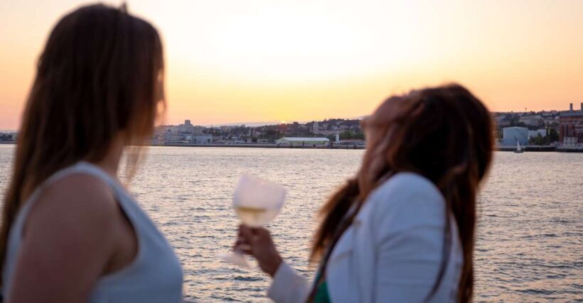 Lisbon: Tagus River Sunset Tour with Snacks and Drink - The Experience and Atmosphere