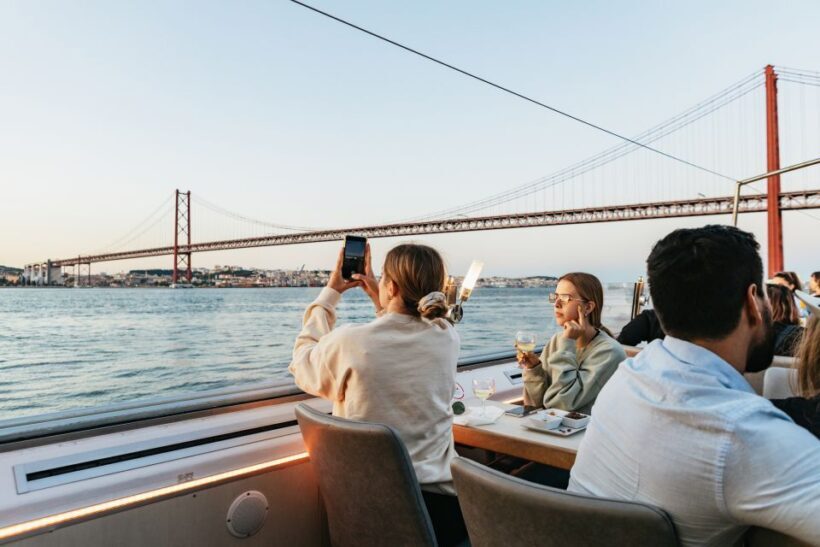 Lisbon: Tejo River Sunset Cruise with Welcome Drink - An Overview of the Experience