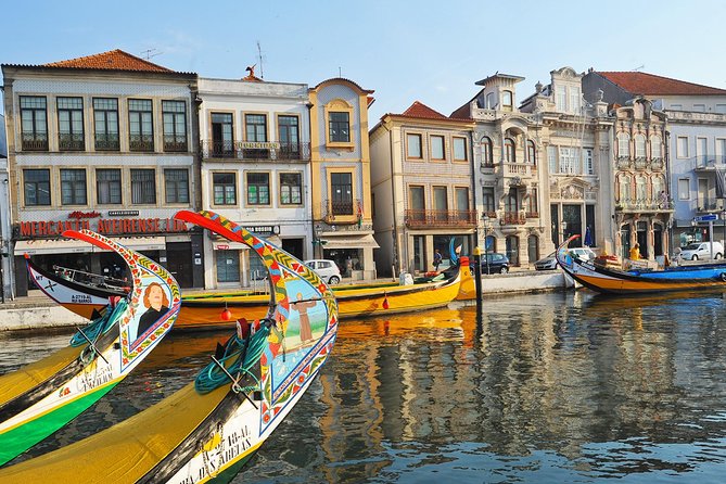 Lisbon to Porto Up To 5 Stops Óbidos Nazaré Fátima Coimbra Aveiro - Detailed Breakdown of the Itinerary