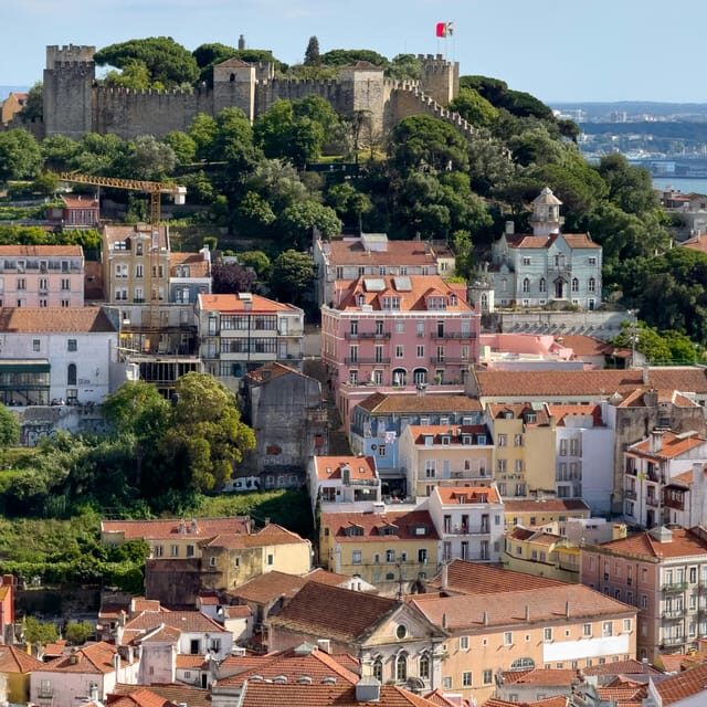 Lisbon Tour with a Local Guide. Private Car + walking tour - Who Should Consider This Tour?