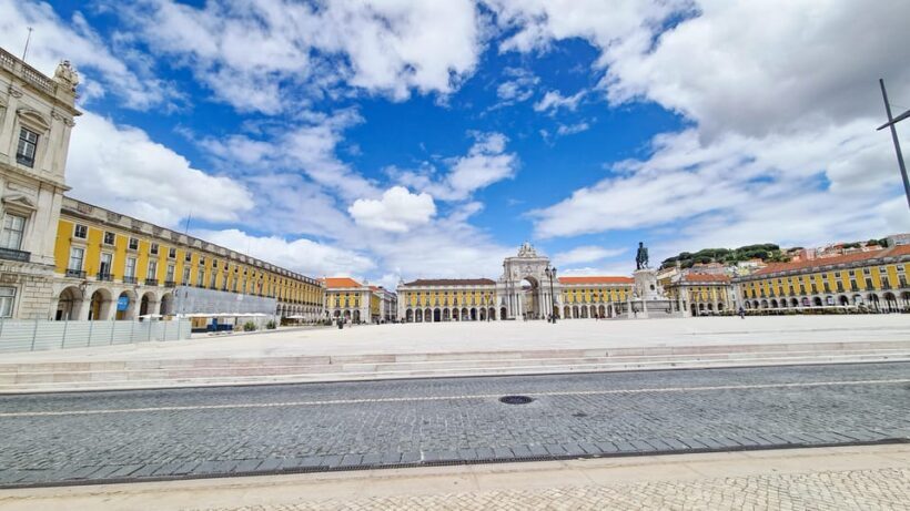 Lisbon: Tuk Tuk 2H Tour Lisbon with a Old Timer - What’s Included and What’s Not