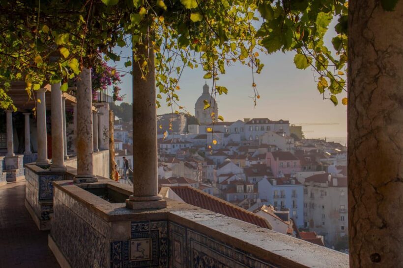 Lisbon: Tuk-Tuk Tour in French or German w/True Local Guide - Key Points
