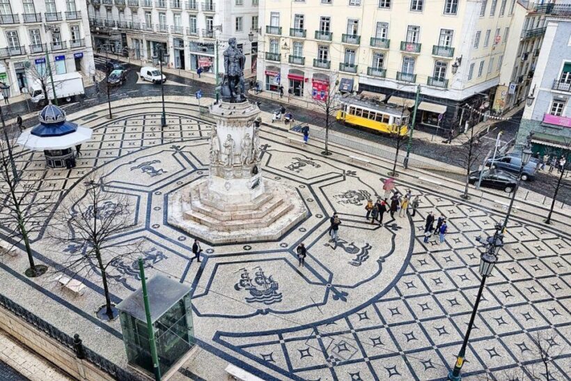 Lisbon: Vintage vehicle replica Romantic Private Tour - A Detailed Look at the Vintage Vehicle Replica Tour