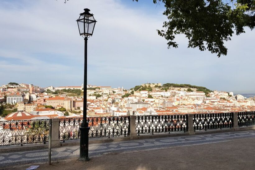 Lisbon: Vintage vehicle replica Romantic Private Tour - The Sum Up