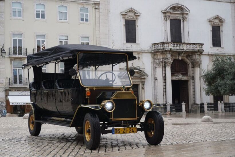 Lisbon: Vintage vehicle replica Romantic Private Tour - FAQ