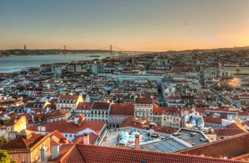 Lisbon's historic old town in a tuk-tuk in German - The Sum Up