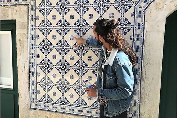 Lisbon's Kickstart Tour with a Local - Admiring Lisbon from Santa Luzia